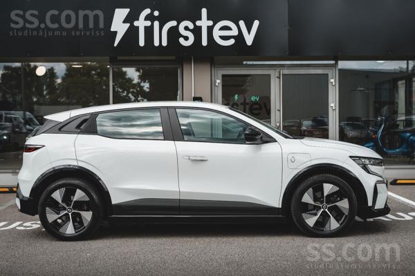 White Renault Megane 2023 in Riga, with an engine capacity of 2.00 L and mileage of 44 thousand km for 19900 €, photo 6 on AUTOMOTO.COM.LV