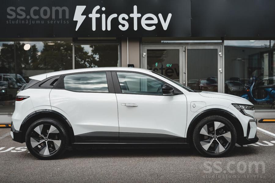 White Renault Megane 2023 in Riga, with an engine capacity of 2.00 L and mileage of 44 thousand km for 19900 €, photo 7 on AUTOMOTO.COM.LV