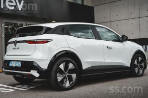 White Renault Megane 2023 in Riga, with an engine capacity of 2.00 L and mileage of 44 thousand km for 19900 €, photo 8 on AUTOMOTO.COM.LV