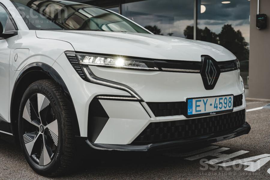 White Renault Megane 2023 in Riga, with an engine capacity of 2.00 L and mileage of 44 thousand km for 19900 €, photo 9 on AUTOMOTO.COM.LV