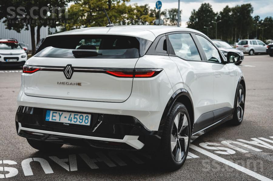 White Renault Megane 2023 in Riga, with an engine capacity of 2.00 L and mileage of 44 thousand km for 19900 €, photo 14 on AUTOMOTO.COM.LV