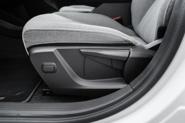 Balts Renault Megane 2023 Mārupe, ar dzinēja tilpumu 0.00 L un nobraukumu 33 tūkst. km par 21900 €, foto 9 vietnē AUTOMOTO.COM.LV