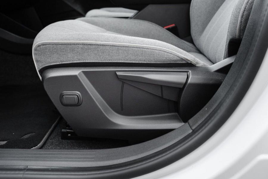 Balts Renault Megane 2023 Mārupe, ar dzinēja tilpumu 0.00 L un nobraukumu 33 tūkst. km par 21900 €, foto 10 vietnē AUTOMOTO.COM.LV