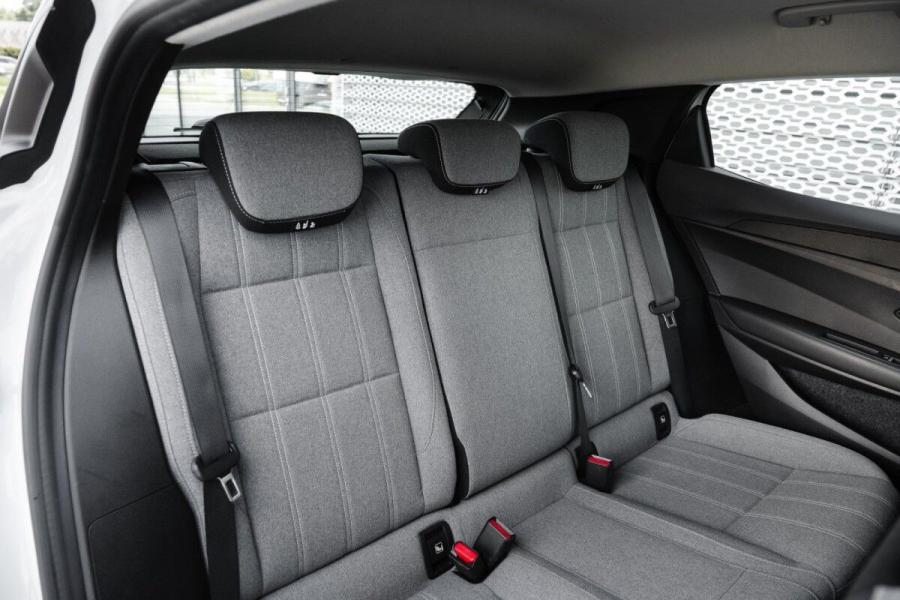 Balts Renault Megane 2023 Mārupe, ar dzinēja tilpumu 0.00 L un nobraukumu 33 tūkst. km par 21900 €, foto 19 vietnē AUTOMOTO.COM.LV
