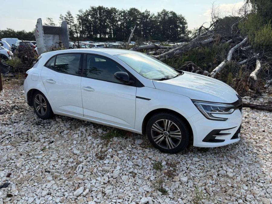Balts Renault Megane 2024 Tauragė, ar dzinēja tilpumu 1.50 L un nobraukumu 140 tūkst. km par 6700 €, foto 1 vietnē AUTOMOTO.COM.LV