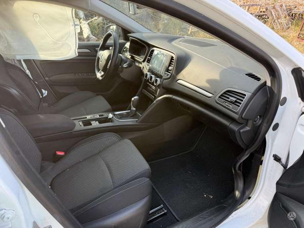 White Renault Megane 2024 in Taurage, with an engine capacity of 1.50 L and mileage of 140 thousand km for 6700 €, photo 7 on AUTOMOTO.COM.LV