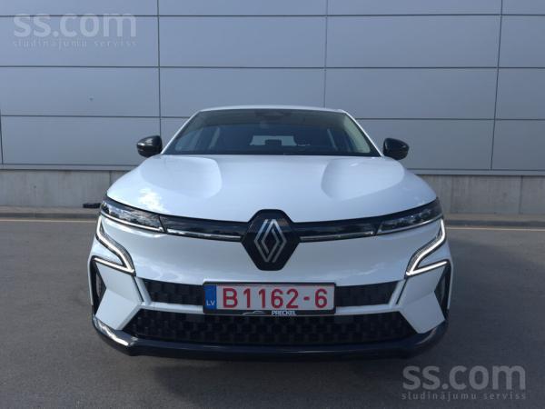 White Renault Megane 2022 in Riga, with an engine capacity of 0.00 L and mileage of 39 thousand km for 19999 €, photo 3 on AUTOMOTO.COM.LV