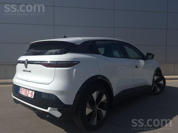 White Renault Megane 2022 in Riga, with an engine capacity of 0.00 L and mileage of 39 thousand km for 19999 €, photo 5 on AUTOMOTO.COM.LV