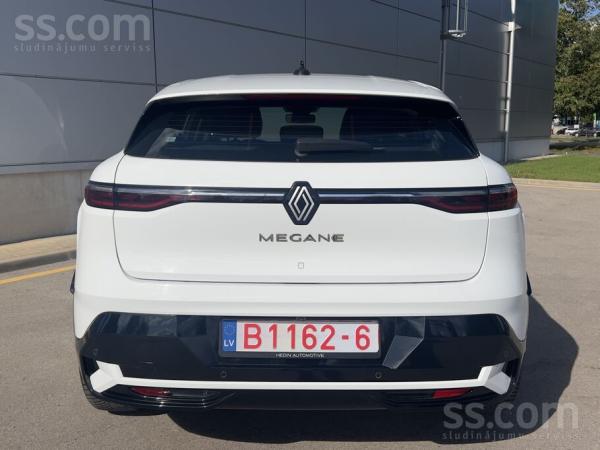White Renault Megane 2022 in Riga, with an engine capacity of 0.00 L and mileage of 39 thousand km for 19999 €, photo 6 on AUTOMOTO.COM.LV