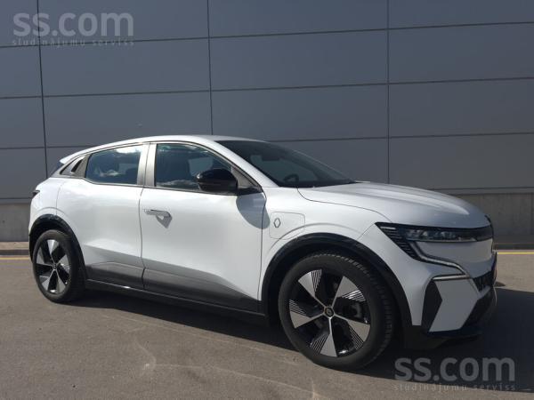 White Renault Megane 2022 in Riga, with an engine capacity of 0.00 L and mileage of 39 thousand km for 19999 €, photo 8 on AUTOMOTO.COM.LV