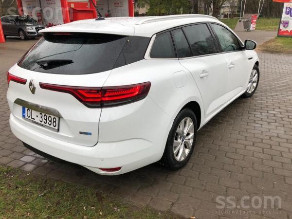 White Renault Megane 2021 in Riga, with an engine capacity of 1.60 L and mileage of 223 thousand km for 12000 €, photo 4 on AUTOMOTO.COM.LV
