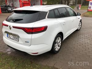White Renault Megane 2021 in Riga, with an engine capacity of 1.60 L and mileage of 223 thousand km for 12000 €, photo 5 on AUTOMOTO.COM.LV