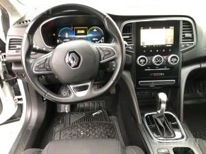 White Renault Megane 2021 in Riga, with an engine capacity of 1.60 L and mileage of 223 thousand km for 12000 €, photo 8 on AUTOMOTO.COM.LV