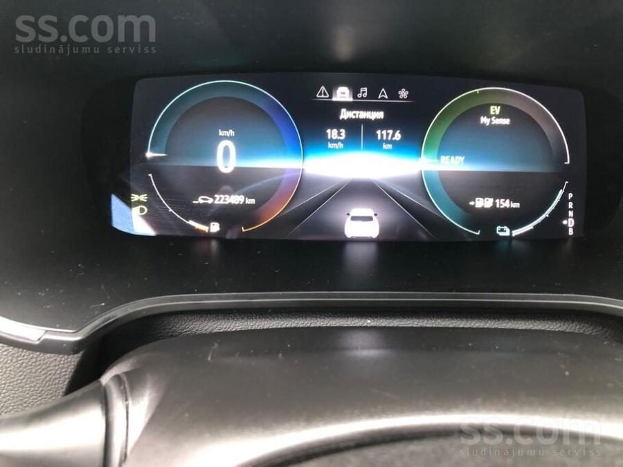 White Renault Megane 2021 in Riga, with an engine capacity of 1.60 L and mileage of 223 thousand km for 12000 €, photo 9 on AUTOMOTO.COM.LV