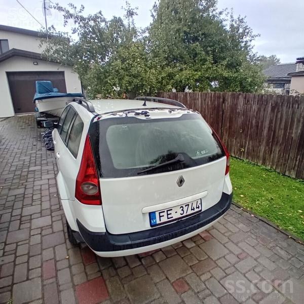 White Renault Megane 2004 in Jelgava, with an engine capacity of 1.60 L and mileage of 0 thousand km for 650 €, photo 3 on AUTOMOTO.COM.LV
