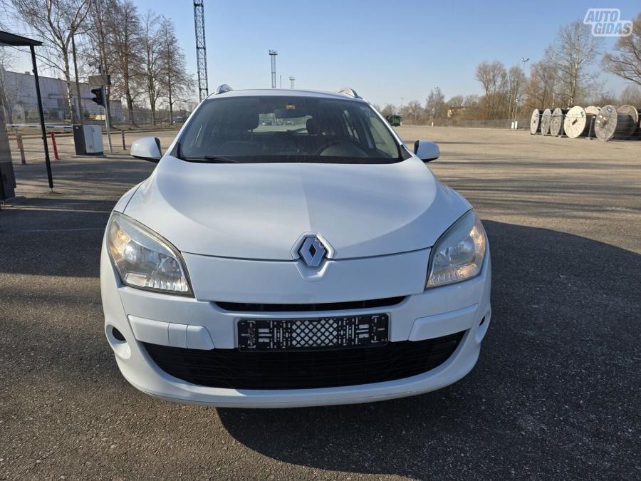 White Renault Megane 2010 in Marijampole, with an engine capacity of 1.60 L and mileage of 253 thousand km for 2750 €, photo 3 on AUTOMOTO.COM.LV