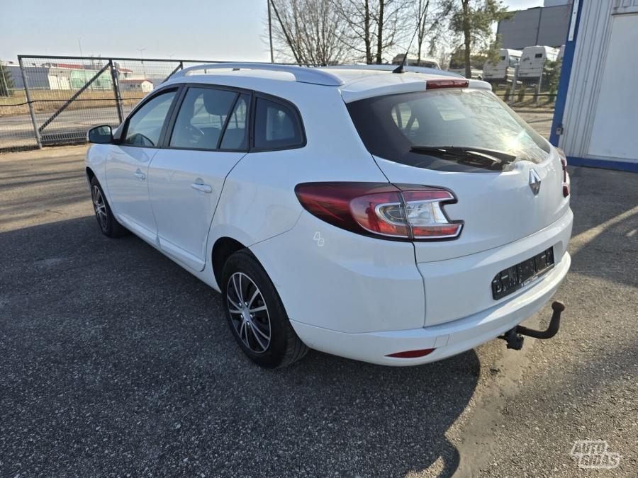 White Renault Megane 2010 in Marijampole, with an engine capacity of 1.60 L and mileage of 253 thousand km for 2750 €, photo 4 on AUTOMOTO.COM.LV