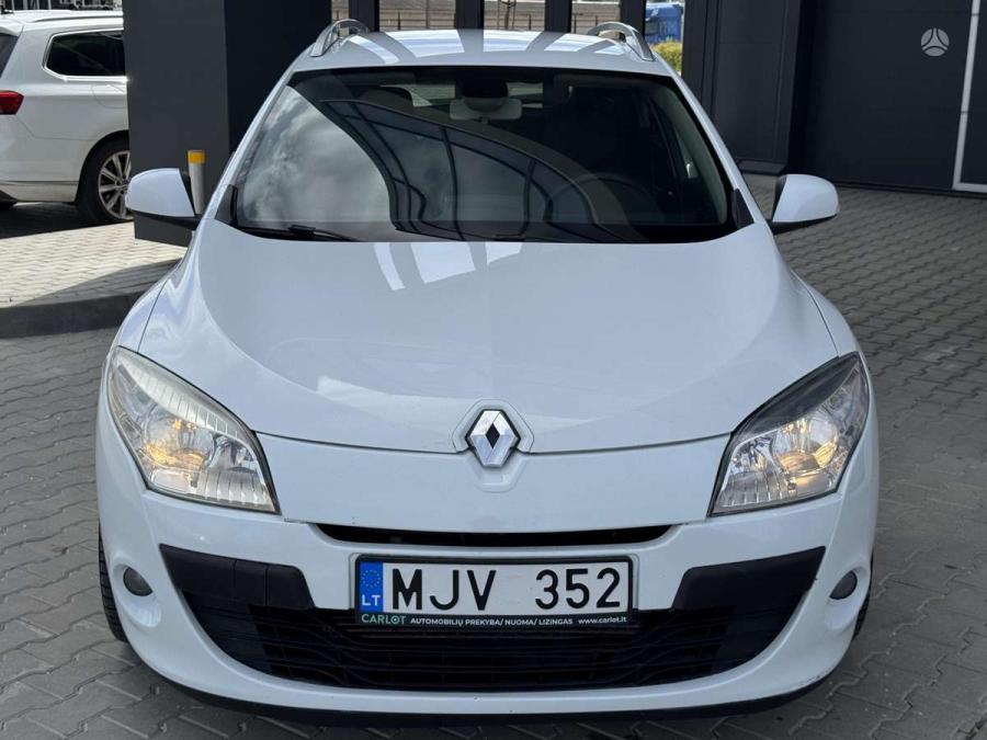 White Renault Megane 2010 in Vilnius, with an engine capacity of 1.87 L and mileage of 241 thousand km for 2200 €, photo 3 on AUTOMOTO.COM.LV