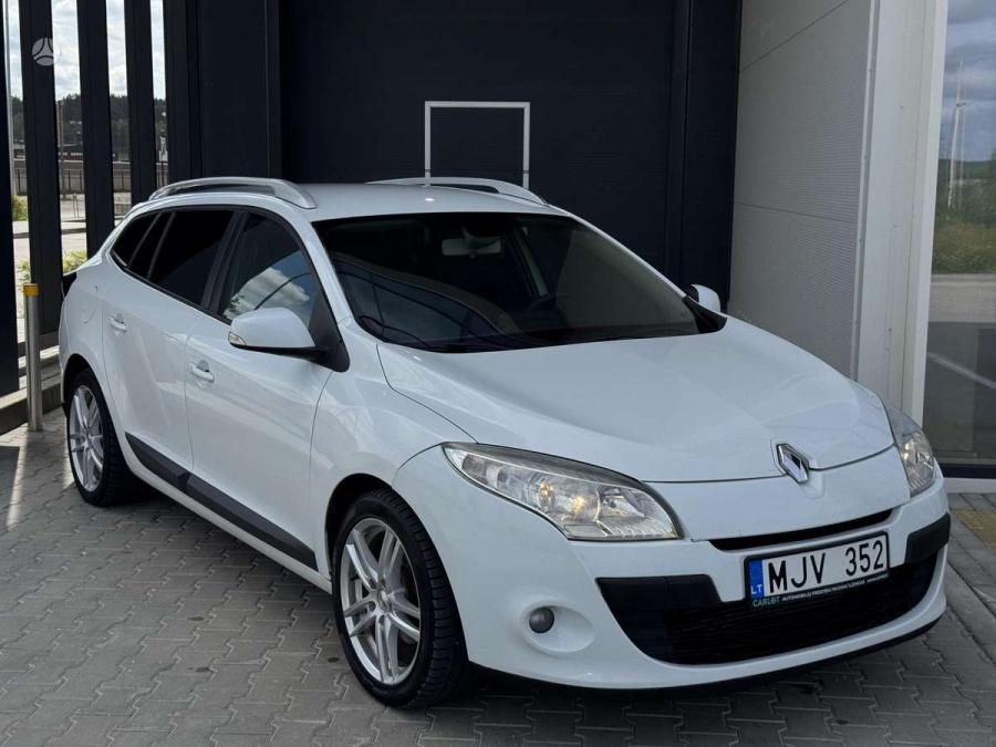 White Renault Megane 2010 in Vilnius, with an engine capacity of 1.87 L and mileage of 241 thousand km for 2200 €, photo 4 on AUTOMOTO.COM.LV