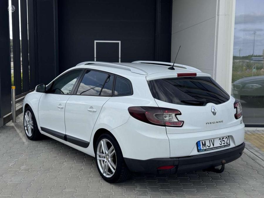 White Renault Megane 2010 in Vilnius, with an engine capacity of 1.87 L and mileage of 241 thousand km for 2200 €, photo 7 on AUTOMOTO.COM.LV