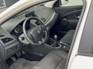 White Renault Megane 2010 in Vilnius, with an engine capacity of 1.87 L and mileage of 241 thousand km for 2200 €, photo 8 on AUTOMOTO.COM.LV