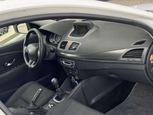 White Renault Megane 2010 in Vilnius, with an engine capacity of 1.87 L and mileage of 241 thousand km for 2200 €, photo 10 on AUTOMOTO.COM.LV