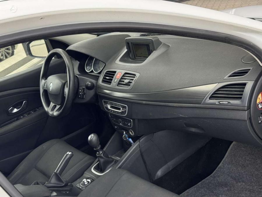 White Renault Megane 2010 in Vilnius, with an engine capacity of 1.87 L and mileage of 241 thousand km for 2200 €, photo 10 on AUTOMOTO.COM.LV