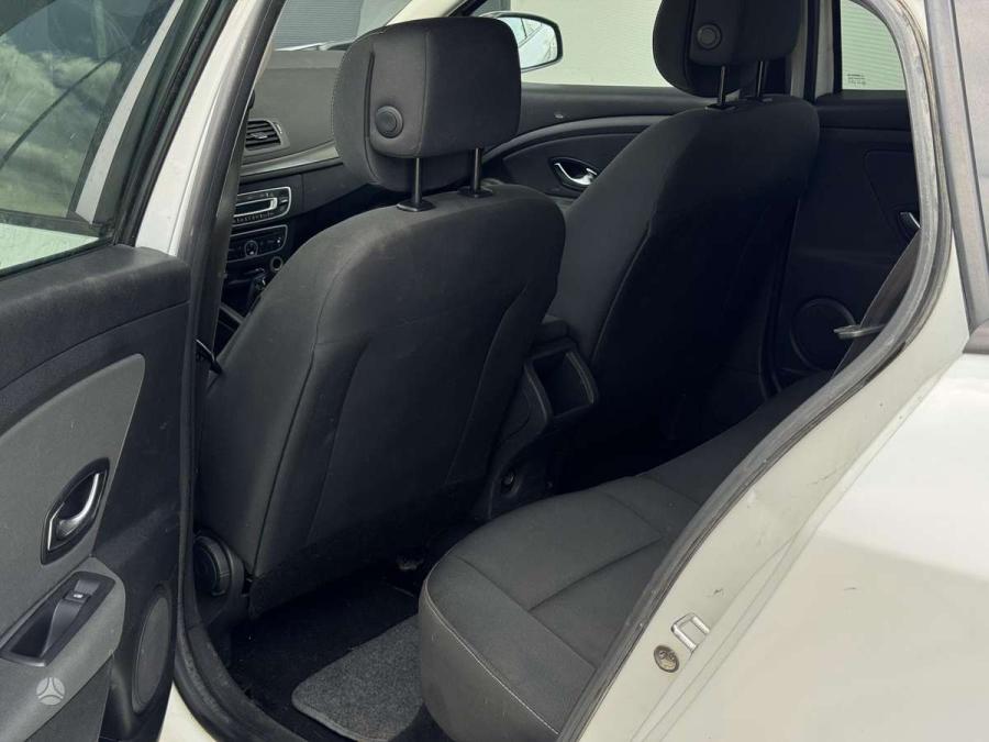 White Renault Megane 2010 in Vilnius, with an engine capacity of 1.87 L and mileage of 241 thousand km for 2200 €, photo 12 on AUTOMOTO.COM.LV