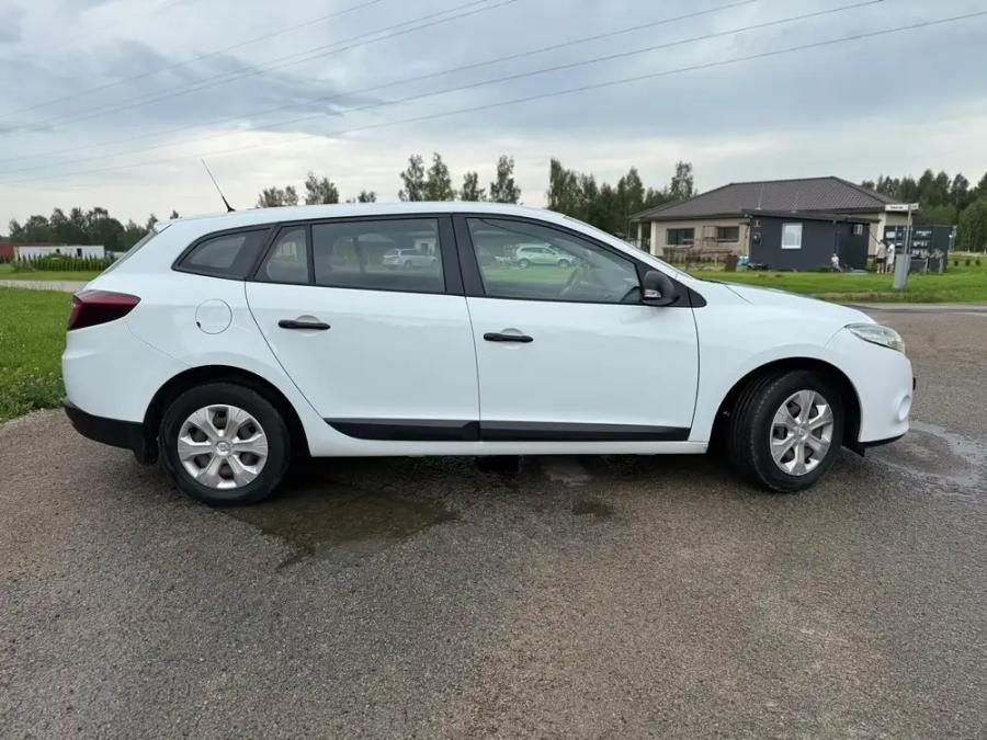 White Renault Megane 2011 in Riga, with an engine capacity of 1.50 L and mileage of 189 thousand km for 2800 €, photo 5 on AUTOMOTO.COM.LV