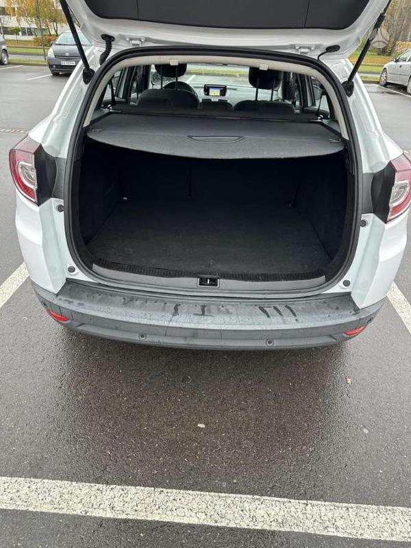White Renault Megane 2013 in Kaunas, with an engine capacity of 1.46 L and mileage of 201 thousand km for 3850 €, photo 11 on AUTOMOTO.COM.LV