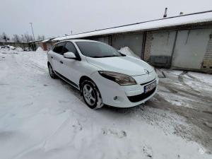 White Renault Megane 2013 in Kaunas, with an engine capacity of 1.50 L and mileage of 301 thousand km for 2250 €, photo 2 on AUTOMOTO.COM.LV