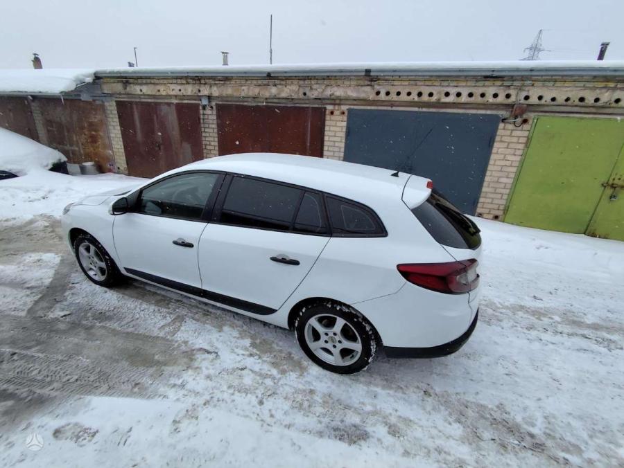 White Renault Megane 2013 in Kaunas, with an engine capacity of 1.50 L and mileage of 301 thousand km for 2250 €, photo 4 on AUTOMOTO.COM.LV
