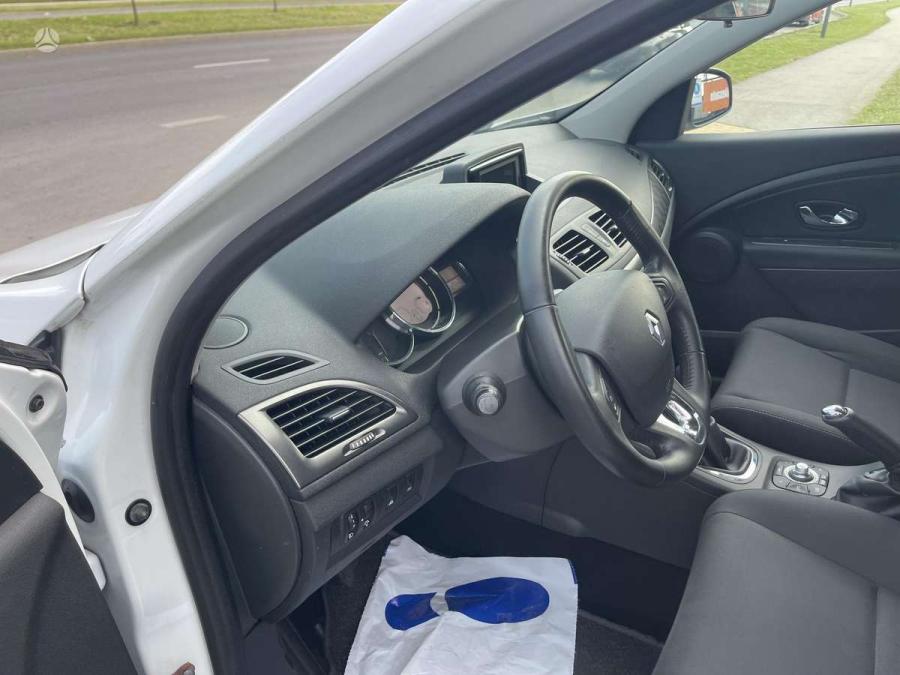 White Renault Megane 2013 in Kaunas, with an engine capacity of 1.46 L and mileage of 246 thousand km for 3450 €, photo 19 on AUTOMOTO.COM.LV