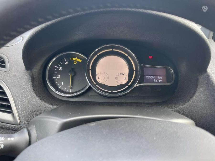 White Renault Megane 2013 in Kaunas, with an engine capacity of 1.46 L and mileage of 246 thousand km for 3450 €, photo 21 on AUTOMOTO.COM.LV