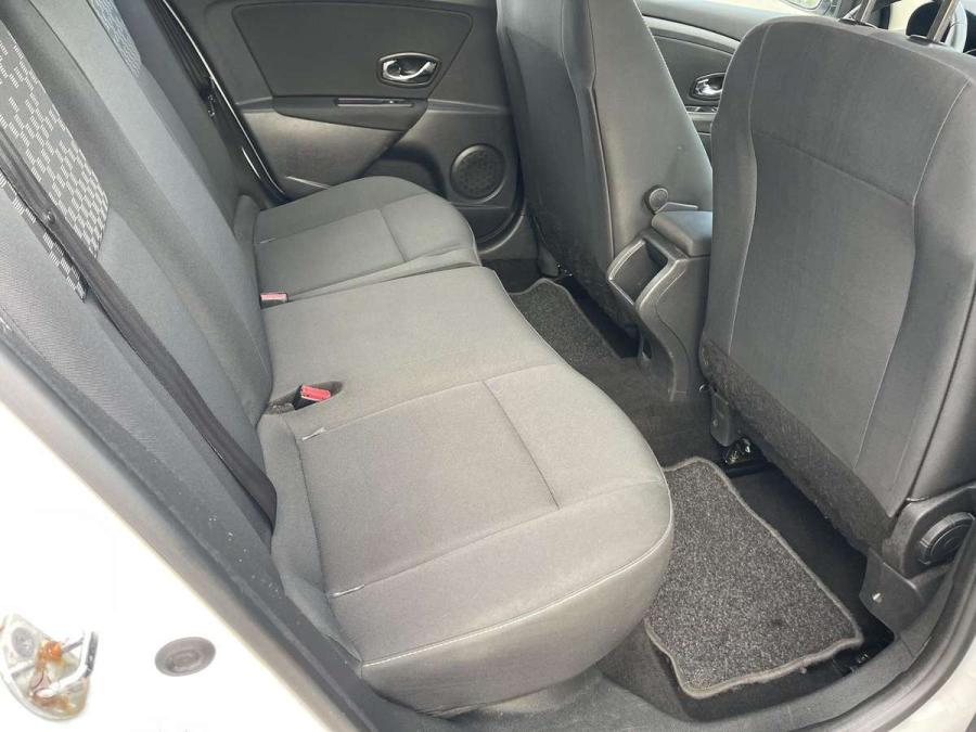 White Renault Megane 2013 in Kaunas, with an engine capacity of 1.46 L and mileage of 246 thousand km for 3450 €, photo 27 on AUTOMOTO.COM.LV