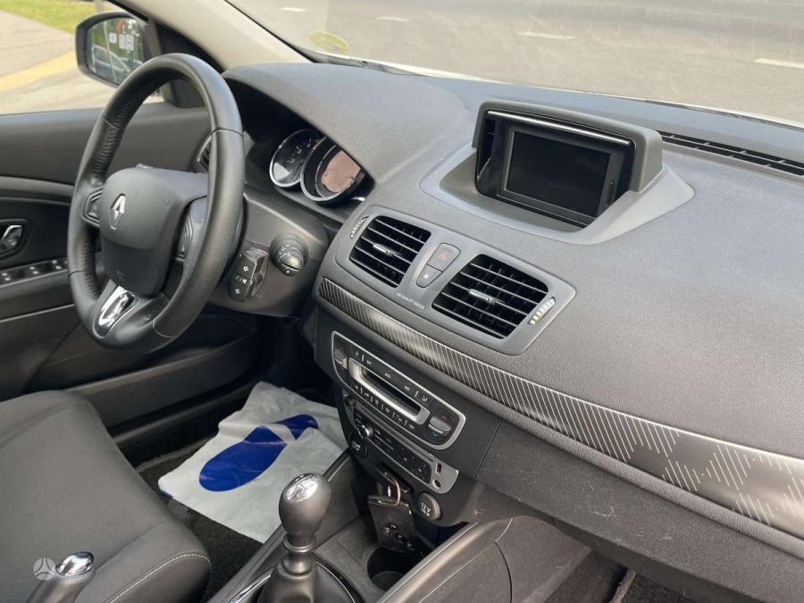 White Renault Megane 2013 in Kaunas, with an engine capacity of 1.46 L and mileage of 246 thousand km for 3450 €, photo 30 on AUTOMOTO.COM.LV