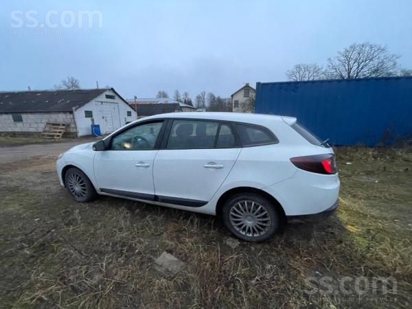 Balts Renault Megane 2014 Rīga, ar dzinēja tilpumu 1.50 L un nobraukumu 731 tūkst. km par 1250 €, foto 6 vietnē AUTOMOTO.COM.LV