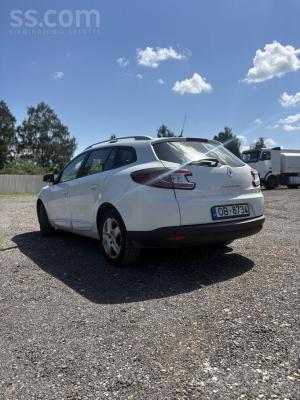 Balts Renault Megane 2014 Rīga, ar dzinēja tilpumu 1.50 L un nobraukumu 0 tūkst. km par 2100 €, foto 4 vietnē AUTOMOTO.COM.LV
