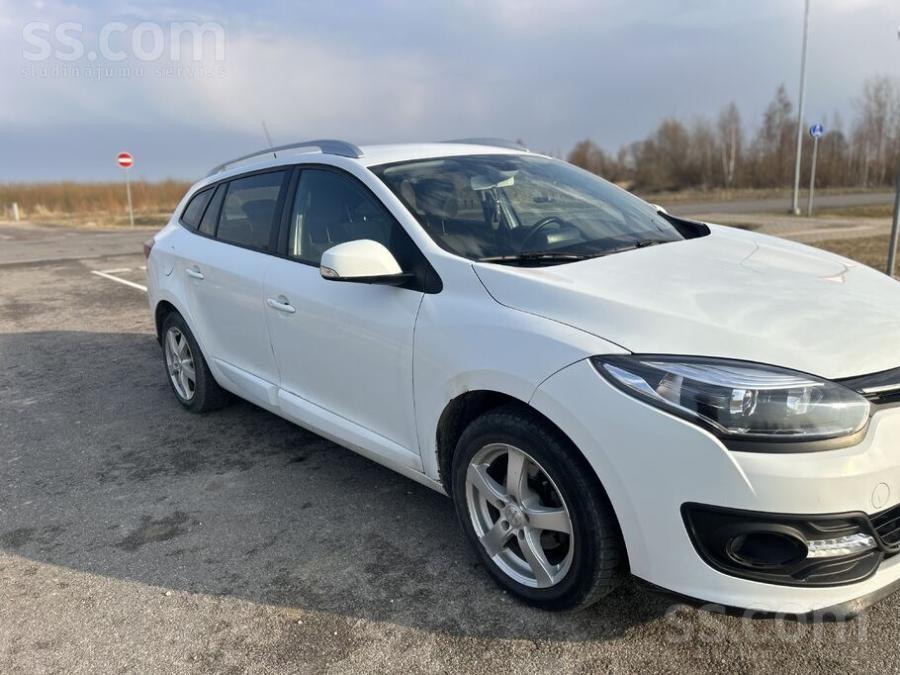 White Renault Megane 2014 in Bauska, with an engine capacity of 1.50 L and mileage of 311 thousand km for 3300 €, photo 5 on AUTOMOTO.COM.LV