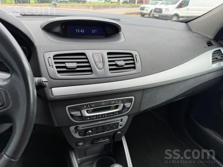 White Renault Megane 2014 in Valmiera, with an engine capacity of 1.50 L and mileage of 204 thousand km for 4999 €, photo 13 on AUTOMOTO.COM.LV