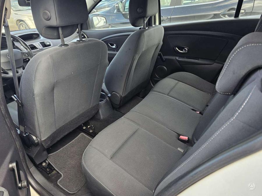 Balts Renault Megane 2014 Tauragė, ar dzinēja tilpumu 1.50 L un nobraukumu 272 tūkst. km par 2900 €, foto 14 vietnē AUTOMOTO.COM.LV