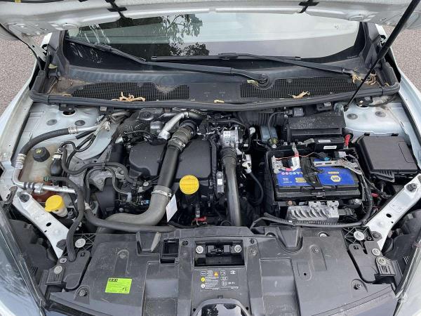 Balts Renault Megane 2015 Alīta, ar dzinēja tilpumu 1.46 L un nobraukumu 267 tūkst. km par 3100 €, foto 11 vietnē AUTOMOTO.COM.LV