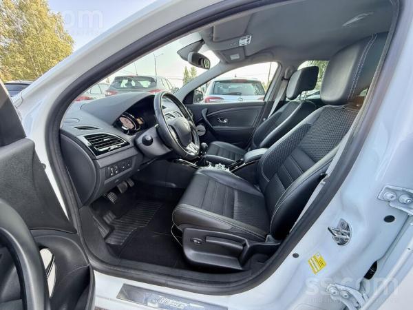 White Renault Megane 2016 in Riga, with an engine capacity of 1.60 L and mileage of 0 thousand km for 5990 €, photo 7 on AUTOMOTO.COM.LV