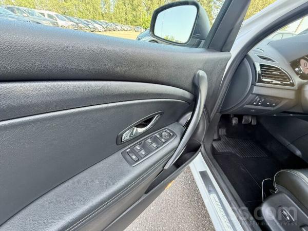 White Renault Megane 2016 in Riga, with an engine capacity of 1.60 L and mileage of 0 thousand km for 5990 €, photo 9 on AUTOMOTO.COM.LV