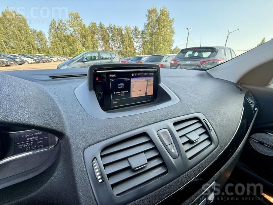 Balts Renault Megane 2016 Rīga, ar dzinēja tilpumu 1.60 L un nobraukumu 0 tūkst. km par 5990 €, foto 8 vietnē AUTOMOTO.COM.LV