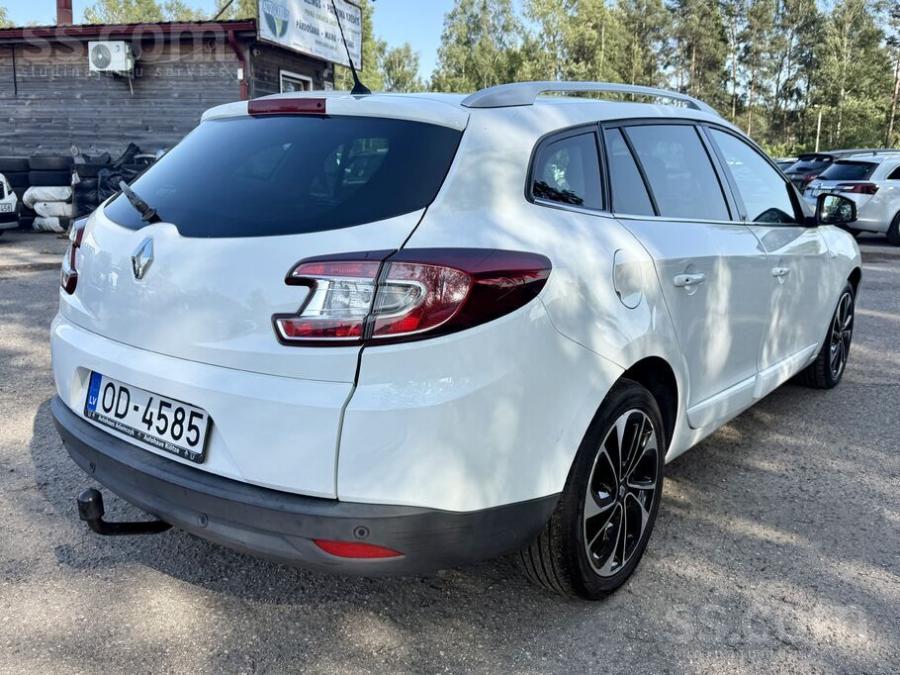 White Renault Megane 2016 in Riga, with an engine capacity of 1.60 L and mileage of 0 thousand km for 5990 €, photo 4 on AUTOMOTO.COM.LV