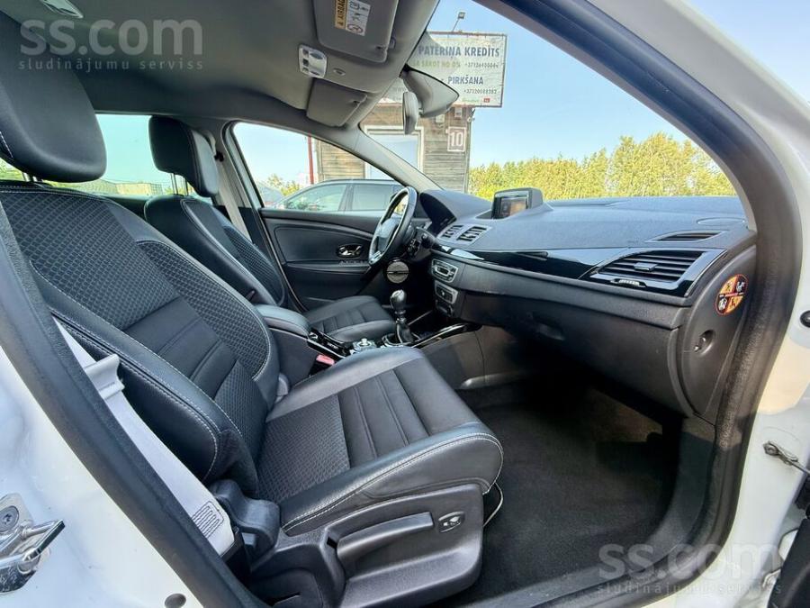 White Renault Megane 2016 in Riga, with an engine capacity of 1.60 L and mileage of 0 thousand km for 5990 €, photo 13 on AUTOMOTO.COM.LV