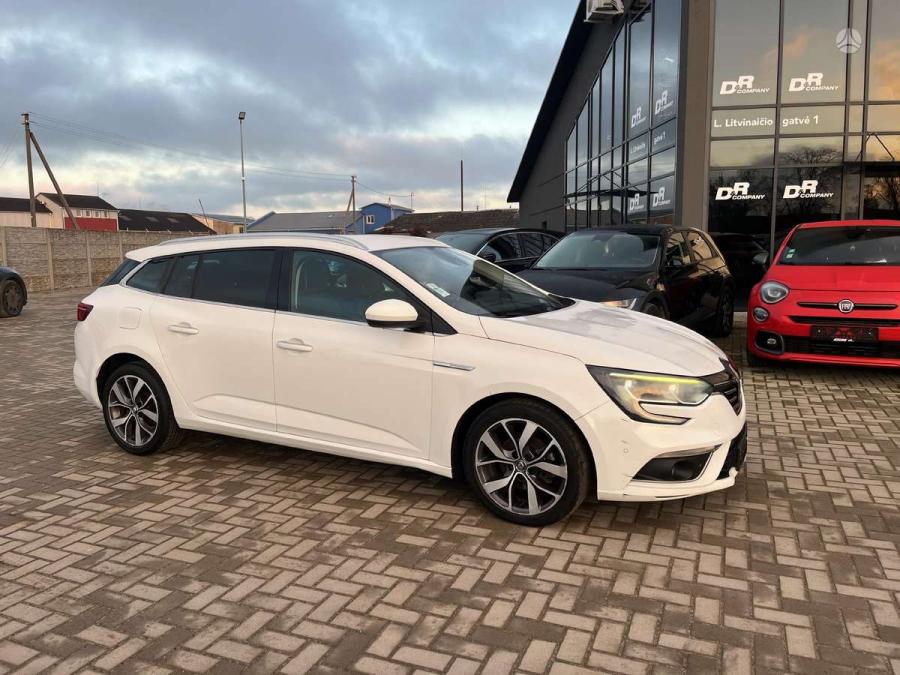 White Renault Megane 2016 in Taurage, with an engine capacity of 1.46 L and mileage of 220 thousand km for 5500 €, photo 1 on AUTOMOTO.COM.LV