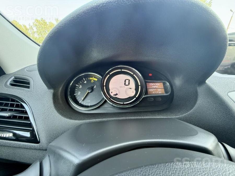 Balts Renault Megane 2016 Rīga, ar dzinēja tilpumu 1.60 L un nobraukumu 0 tūkst. km par 5990 €, foto 19 vietnē AUTOMOTO.COM.LV