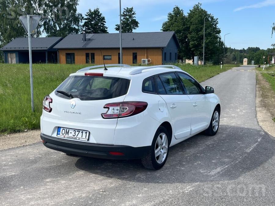 White Renault Megane 2016 in Riga, with an engine capacity of 1.50 L and mileage of 241 thousand km for 5700 €, photo 4 on AUTOMOTO.COM.LV